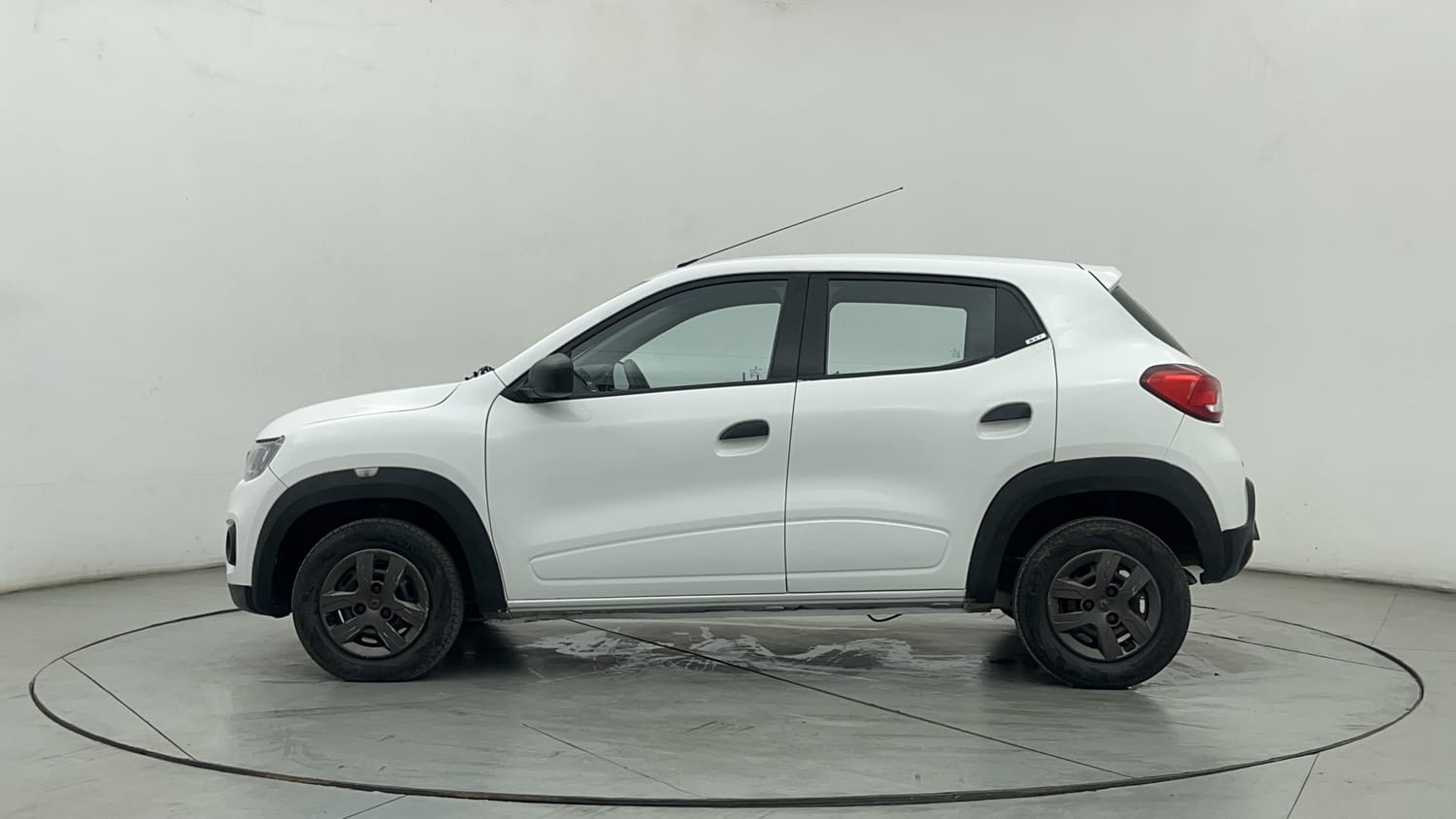 Buy Used Renault KWID 1.0 RXT AMT Opt of 2018 model @ 3,44,000 INR in ...