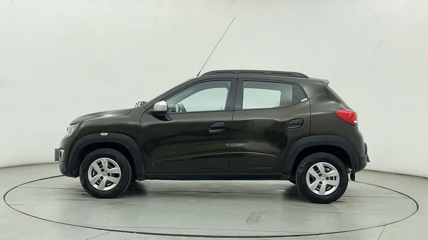 Buy Used Renault KWID 1.0 AMT RXT of 2016 model @ 2,63,000 INR in ...