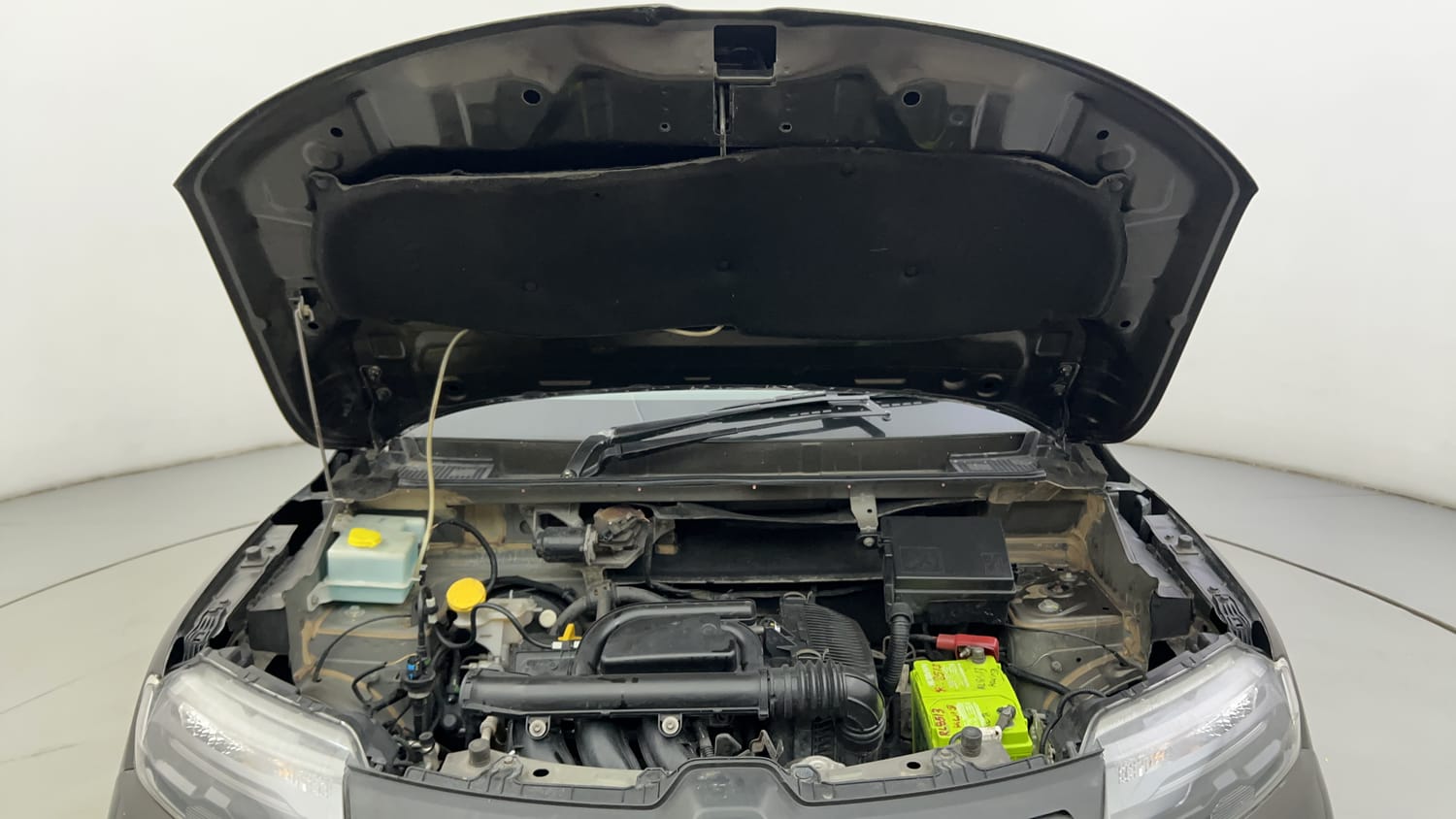 Buy Used Renault KWID 1.0 RXT Opt of 2021 model @ 3,53,000 INR in ...