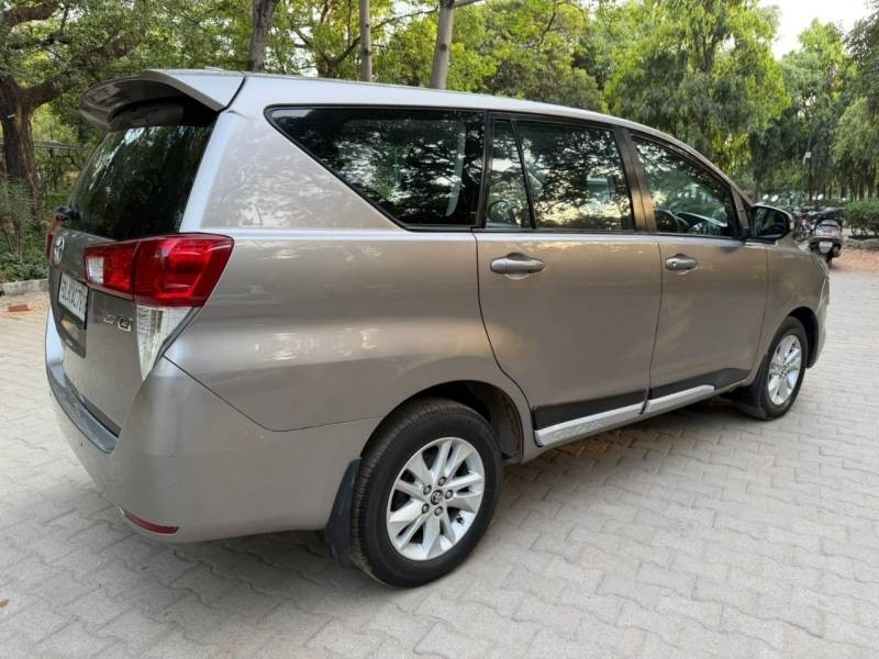 Buy Used Toyota Innova Crysta 2.7 GX AT 8S BSIV of 2016 model @ 10 ...
