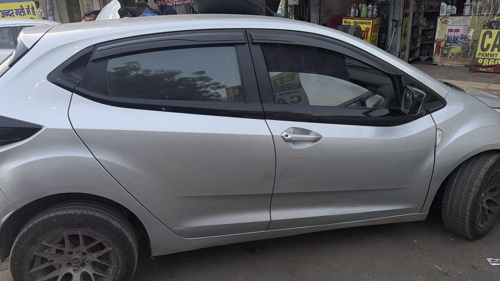 Buy Used Tata Altroz XM of 2020 model @ 4,30,000 INR in Delhi - 5296310 ...
