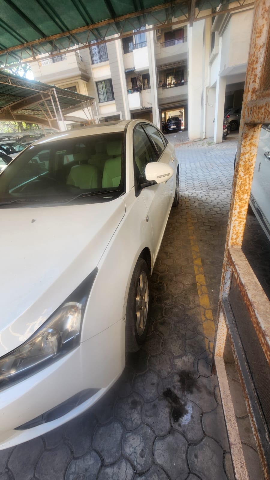 Buy Used Chevrolet Cruze LTZ AT of 2011 model @ 2,50,000 INR in Pune ...