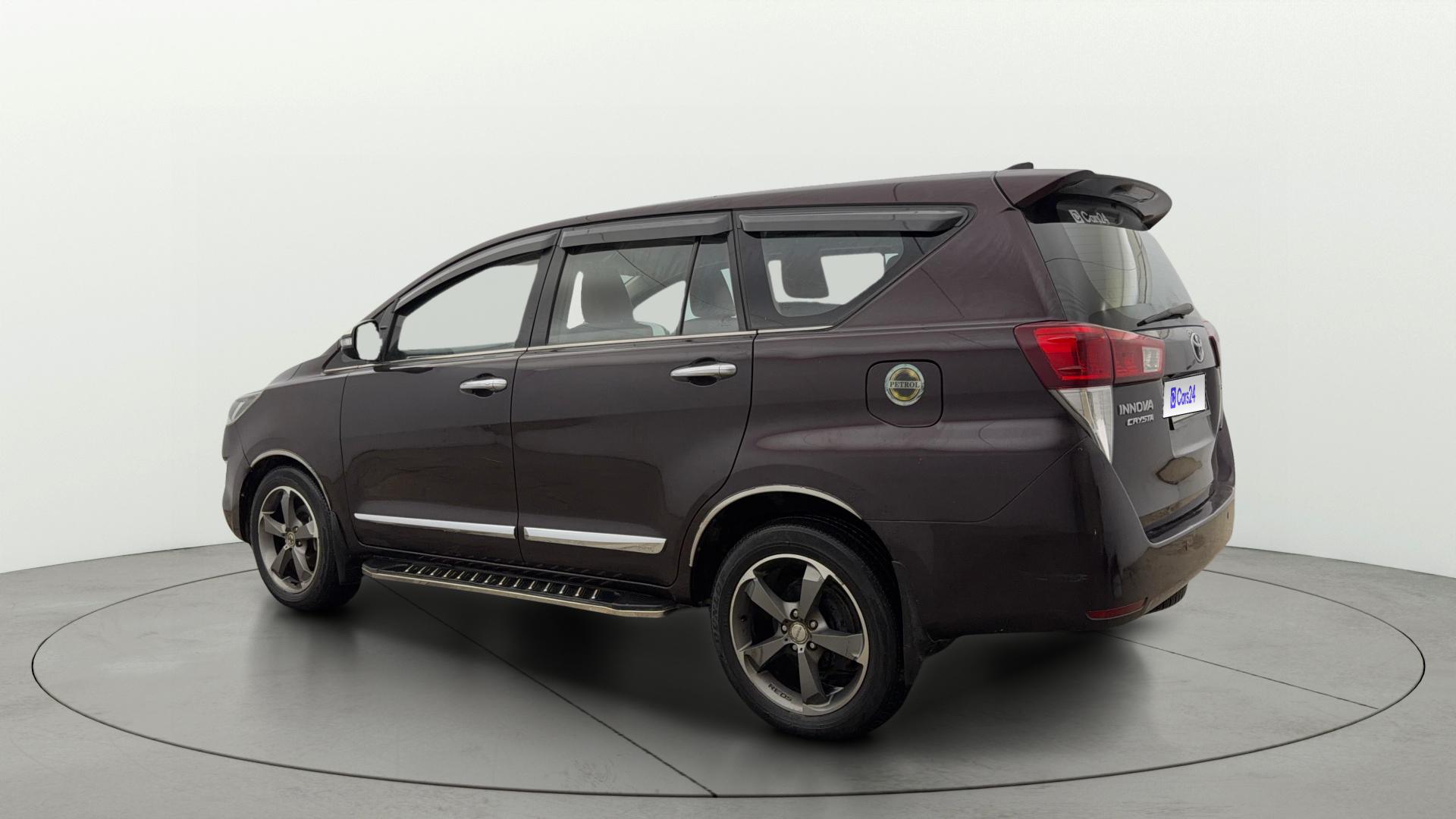 Buy Used Toyota Innova Crysta 2.7 ZX AT BSIV of 2016 model @ 9,03,123 ...