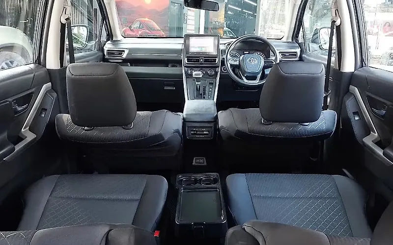 Buy Used Toyota Innova Hycross GX 7STR of 2024 model @ 21,25,000 INR in ...