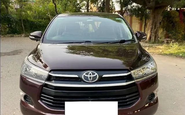 2017 Toyota Innova Crysta 2755 cc कार नई दिल्ली में ₹11.85 Lakh में ...