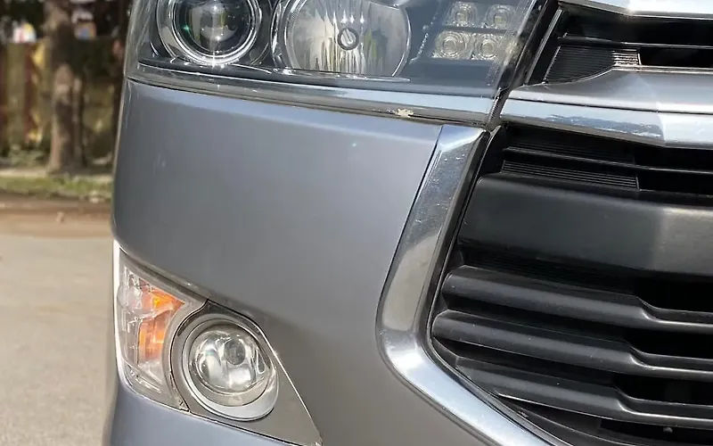 Buy Used Toyota Innova Crysta 2.4 VX MT BSIV of 2018 model @ 13,90,000 ...