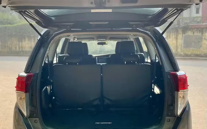 Buy Used Toyota Innova Crysta 2.4 VX MT BSIV of 2018 model @ 13,40,000 ...
