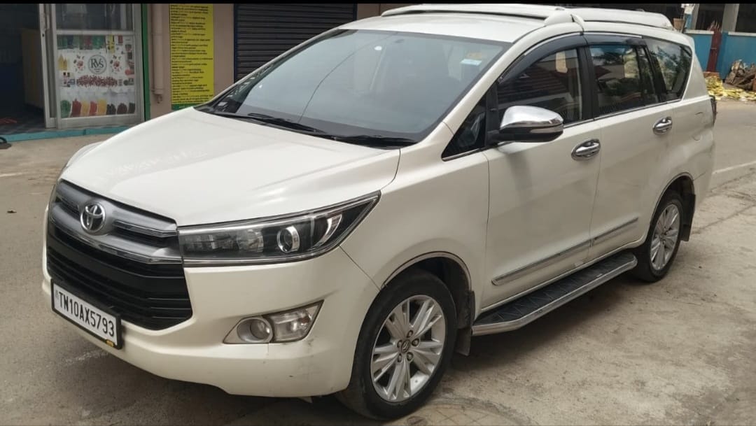 2016 Toyota Innova Crysta 2755 cc कार चेन्नई में ₹16.90 Lakh में - CarDekho