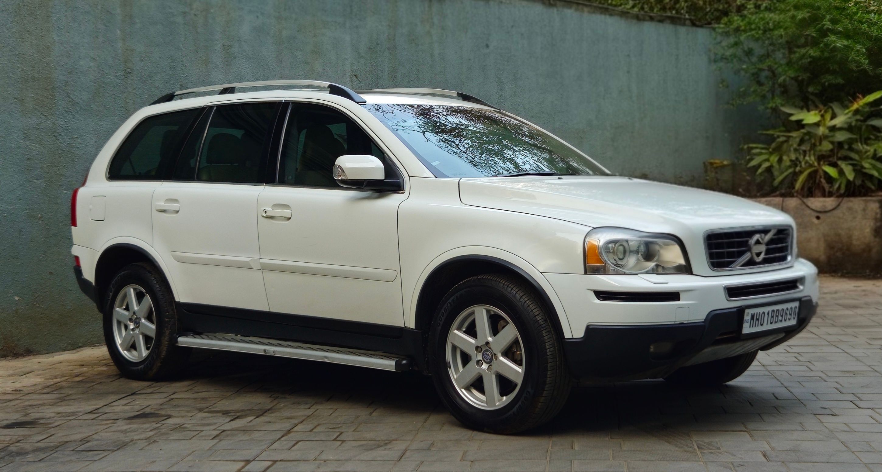 Buy Used Volvo XC90 D5 AWD of 2011 model @ 9,75,000 INR in Mumbai ...