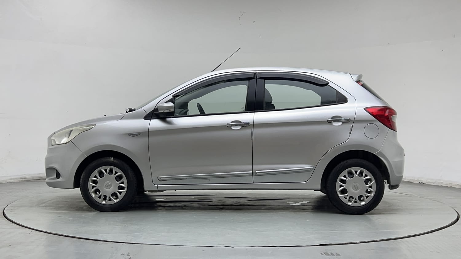 Buy Used Ford Figo Trend of 2016 model @ 3,07,000 INR in Ghaziabad ...