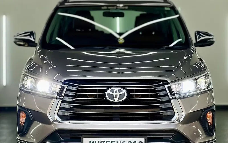 Buy Used Toyota Innova Crysta 2.4 ZX 7 STR AT of 2021 model @ 24,51,000 ...