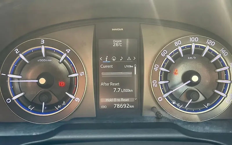 Buy Used Toyota Innova Crysta 2.4 VX MT BSIV of 2019 model @ 18,40,000 ...