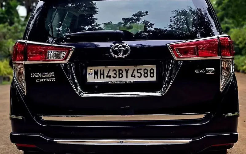Buy Used Toyota Innova Crysta 2.4 VX 8 STR of 2021 model @ 23,00,000 ...