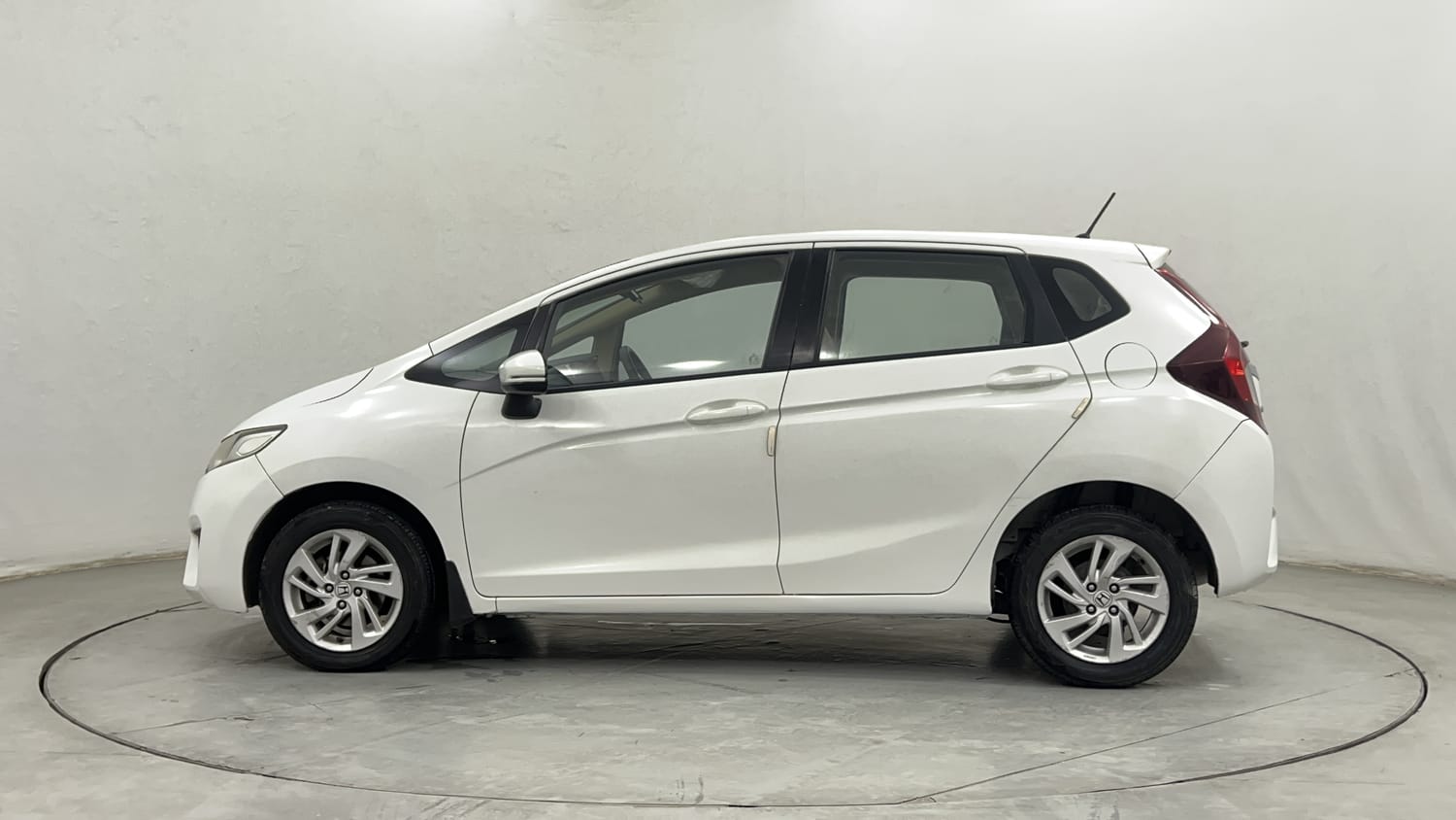 Buy Used Honda Jazz 1.2 V AT i VTEC of 2015 model @ 4,06,000 INR in ...