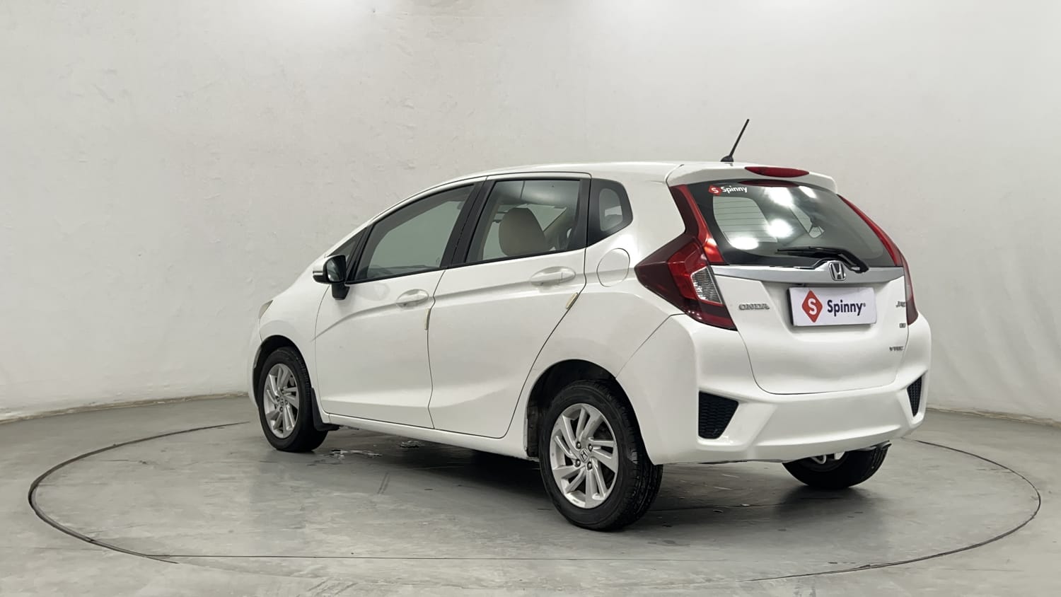 Buy Used Honda Jazz 1.2 V AT i VTEC of 2015 model @ 4,06,000 INR in ...
