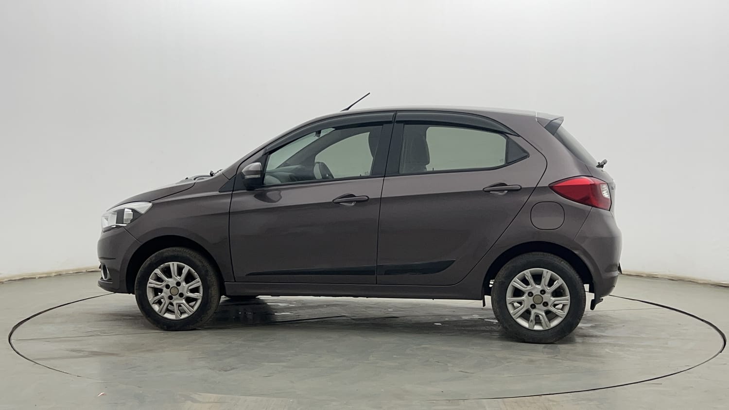 Buy Used Tata Tiago 1.2 Revotron XZ of 2018 model @ 3,76,000 INR in ...