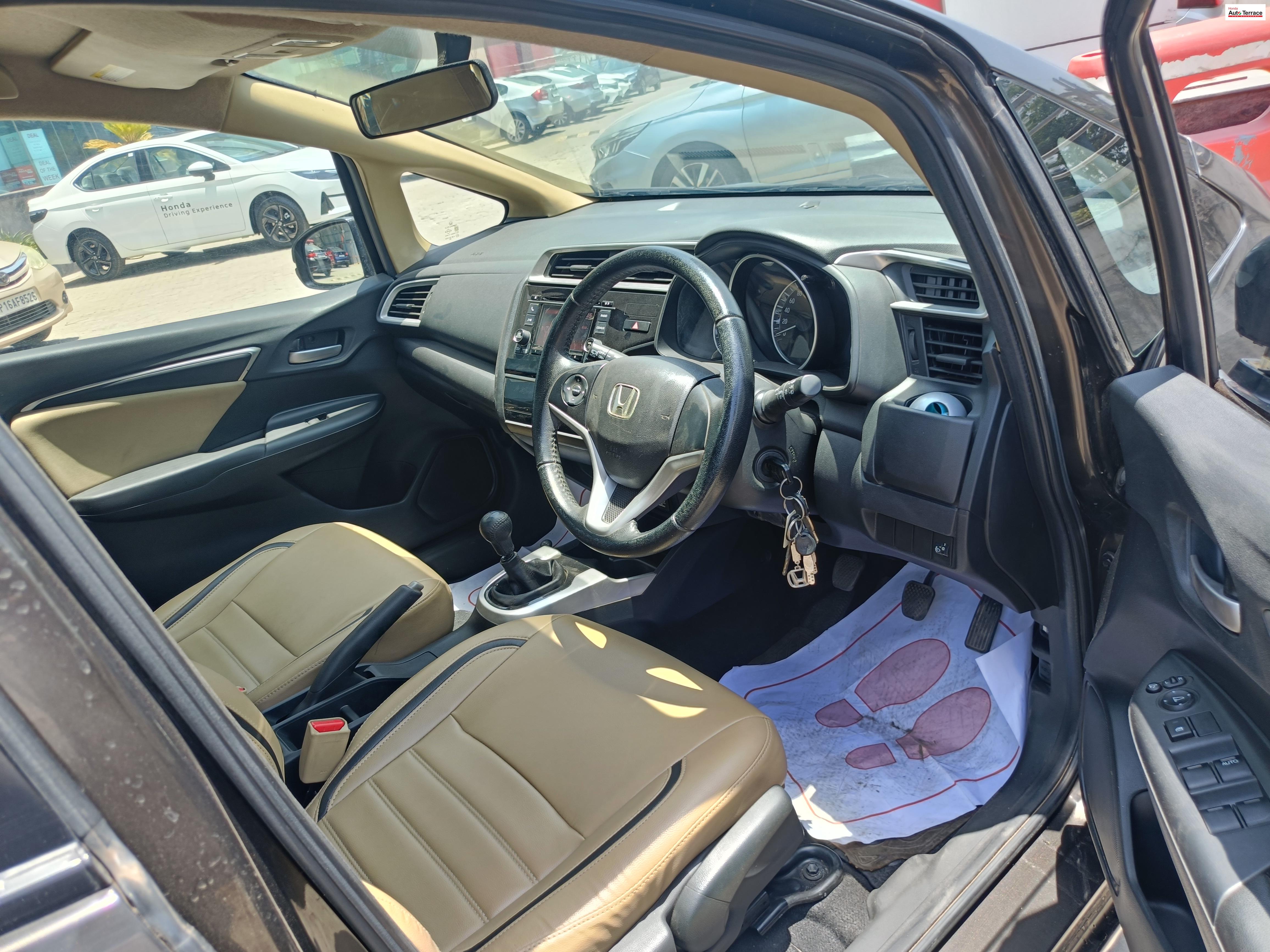 Buy Used Honda Jazz 1.2 V i VTEC of 2017 model @ 4,00,000 INR in Noida ...