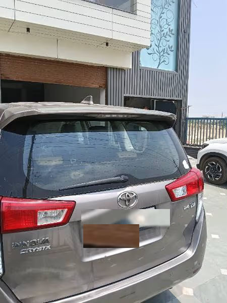 Buy Used Toyota Innova Crysta 2.4 G MT of 2020 model @ 14,00,000 INR in ...