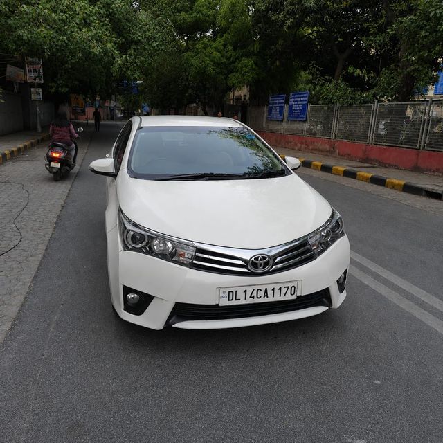 2014 Toyota Corolla Altis Discounted कार नई दिल्ली में ₹4 Lakh में ...