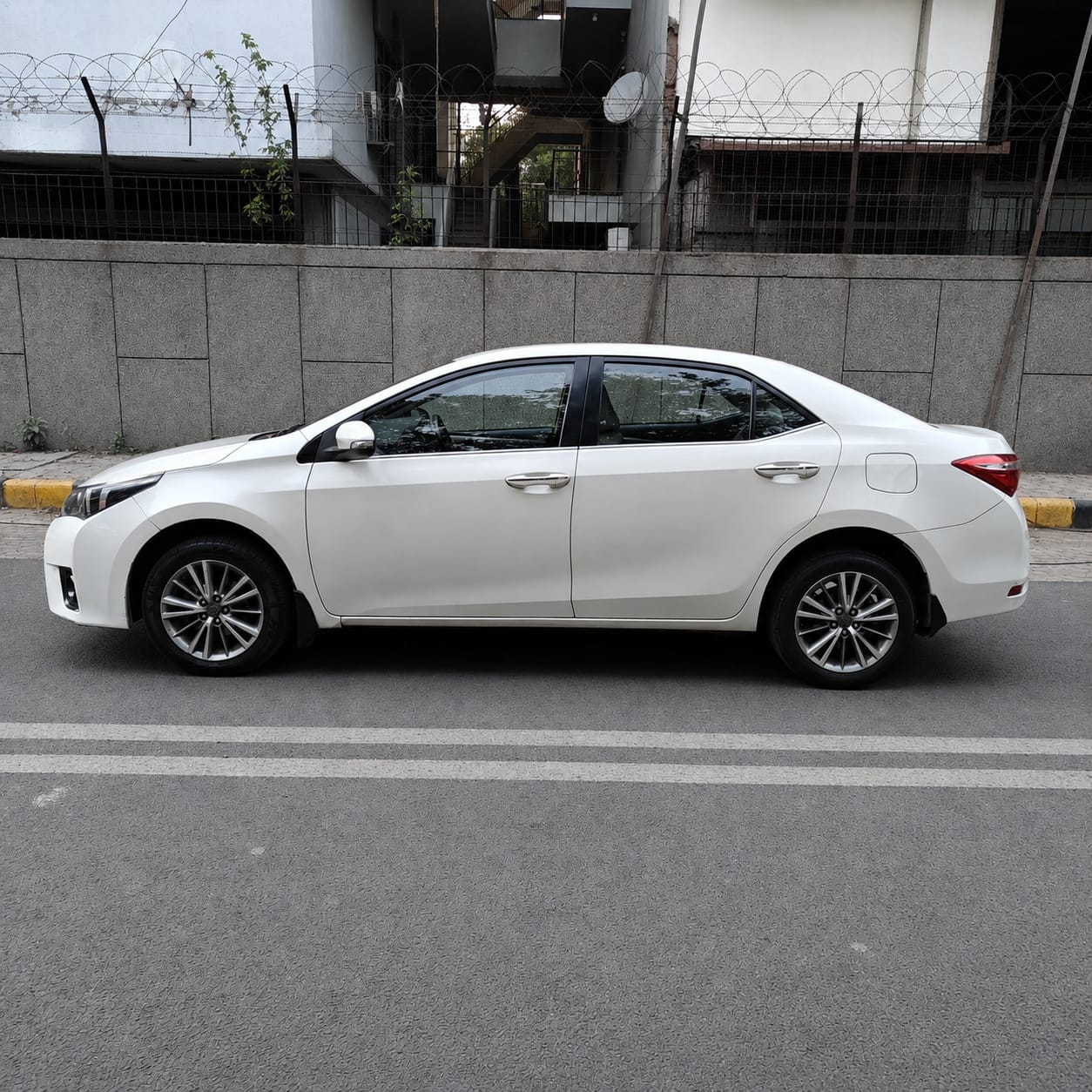 Buy Used Toyota Corolla Altis VL AT of 2014 model @ 3,99,999 INR in ...