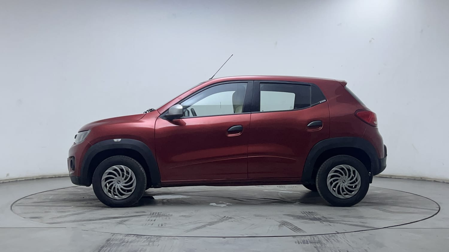 Buy Used Renault KWID 1.0 AMT RXT of 2016 model @ 2,58,000 INR in ...