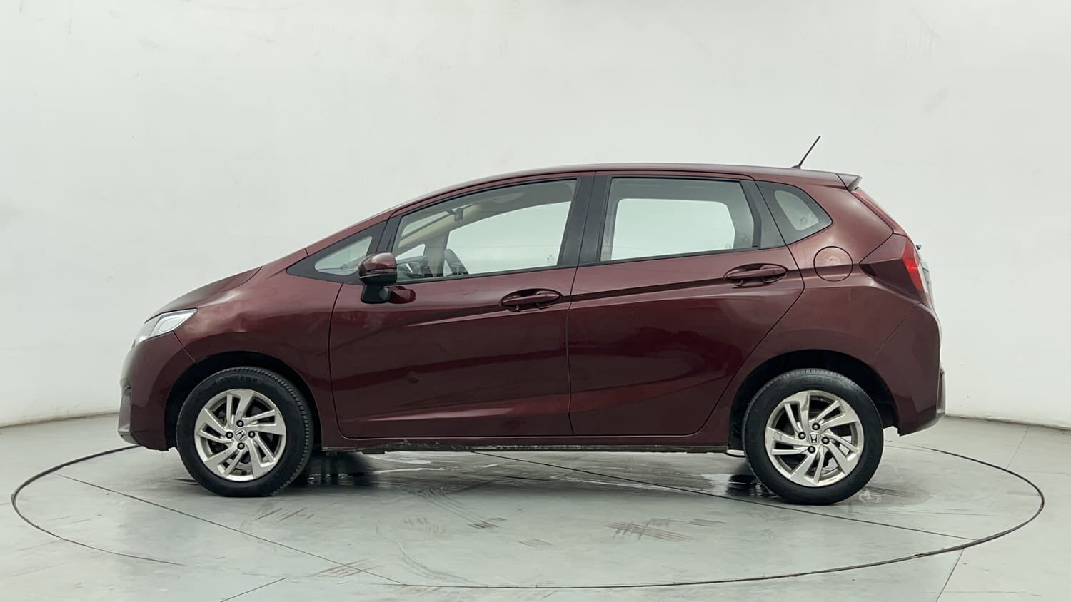 Buy Used Honda Jazz 1.2 V AT i VTEC of 2016 model @ 4,95,000 INR in ...