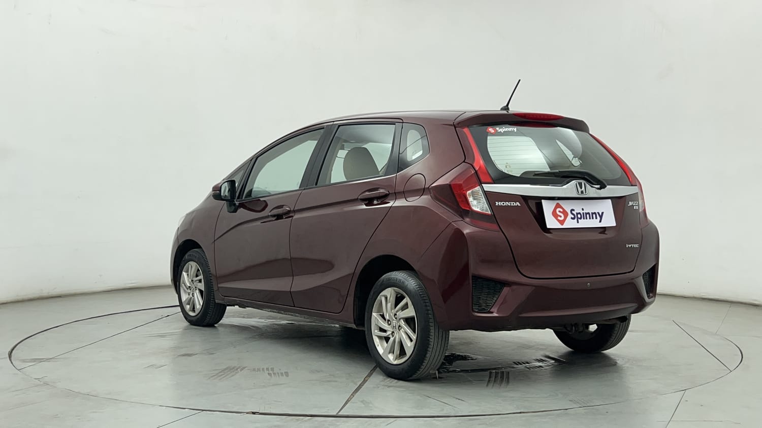 Buy Used Honda Jazz 1.2 V AT i VTEC of 2016 model @ 4,95,000 INR in ...