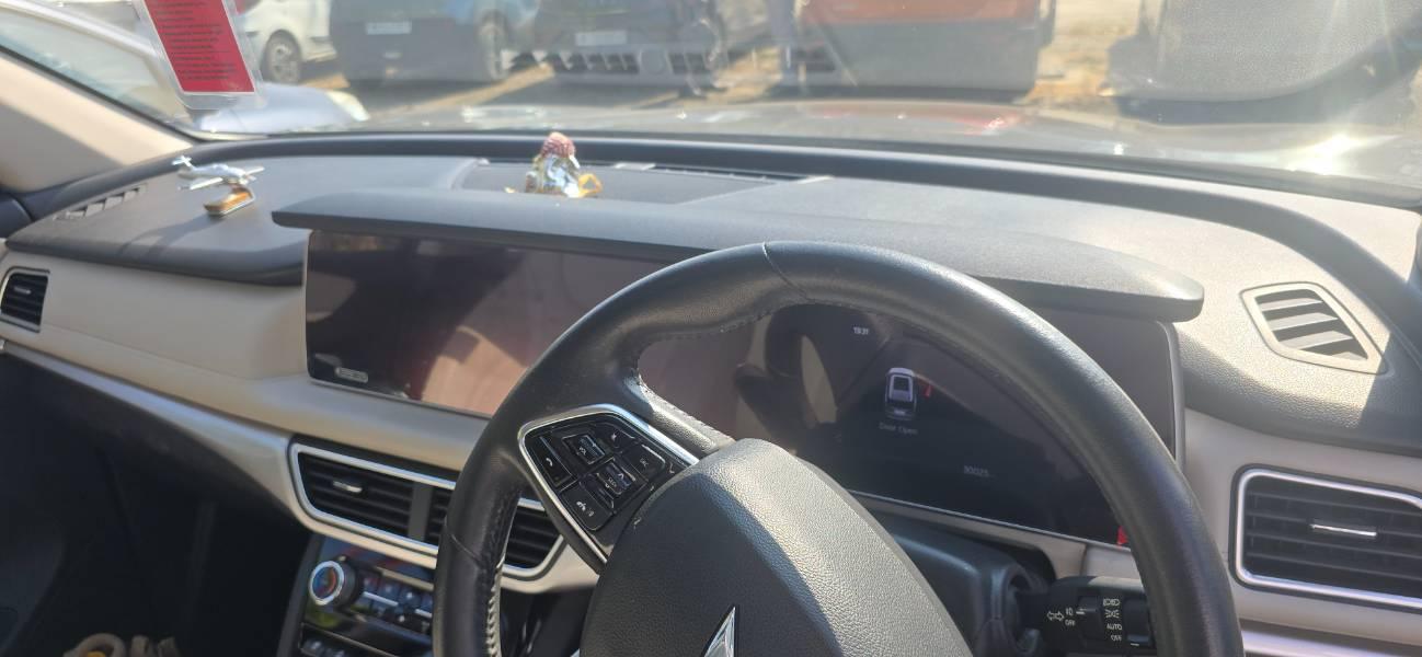 Buy Used Mahindra XUV700 AX7 AT BSVI of 2022 model @ 17,80,000 INR in ...