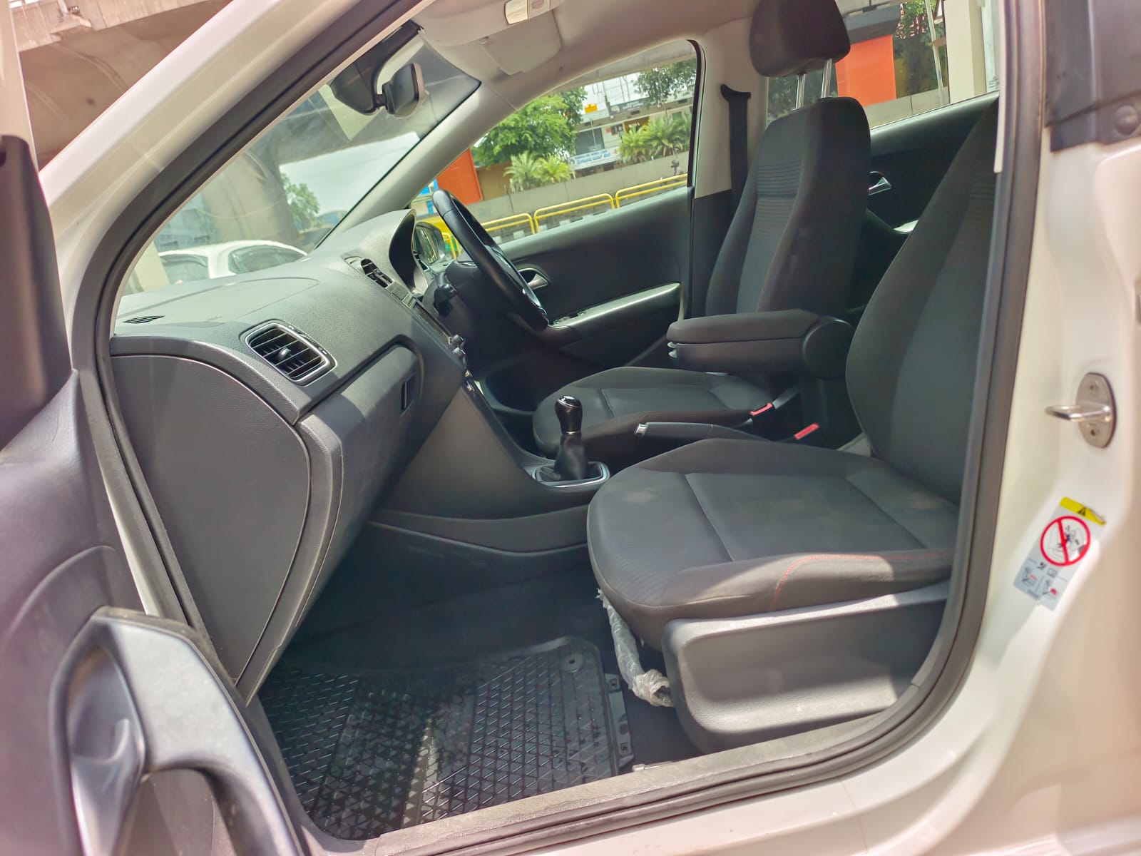 Buy Used Volkswagen Polo 1.0 TSI Highline Plus of 2022 model @ 8,78,000 ...