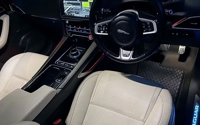 Buy Used Jaguar F-Pace Prestige 2.0 AWD of 2020 model @ 32,00,000 INR ...