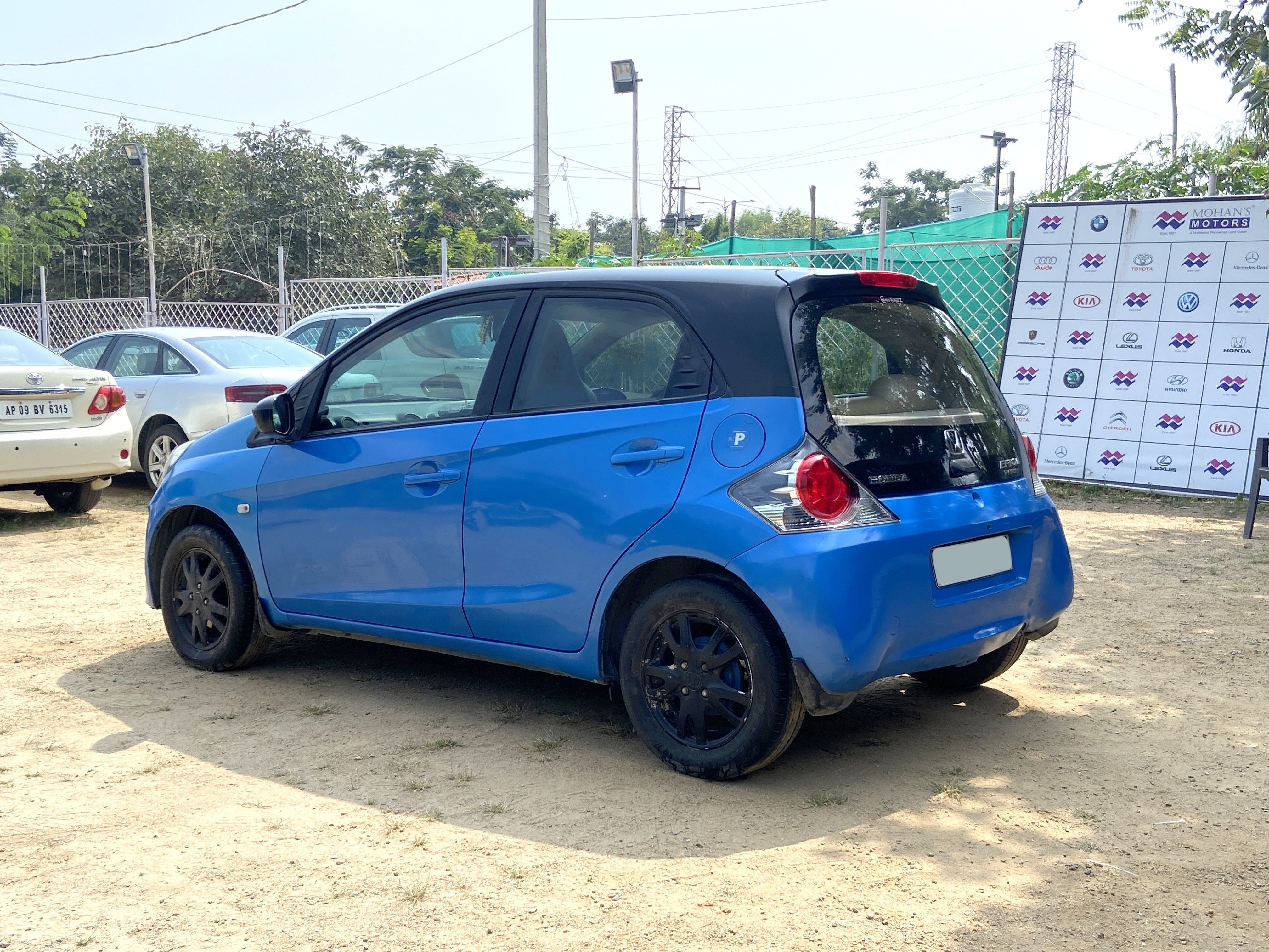 Buy Used Honda Brio V MT of 2012 model @ 3,45,000 INR in Hyderabad ...