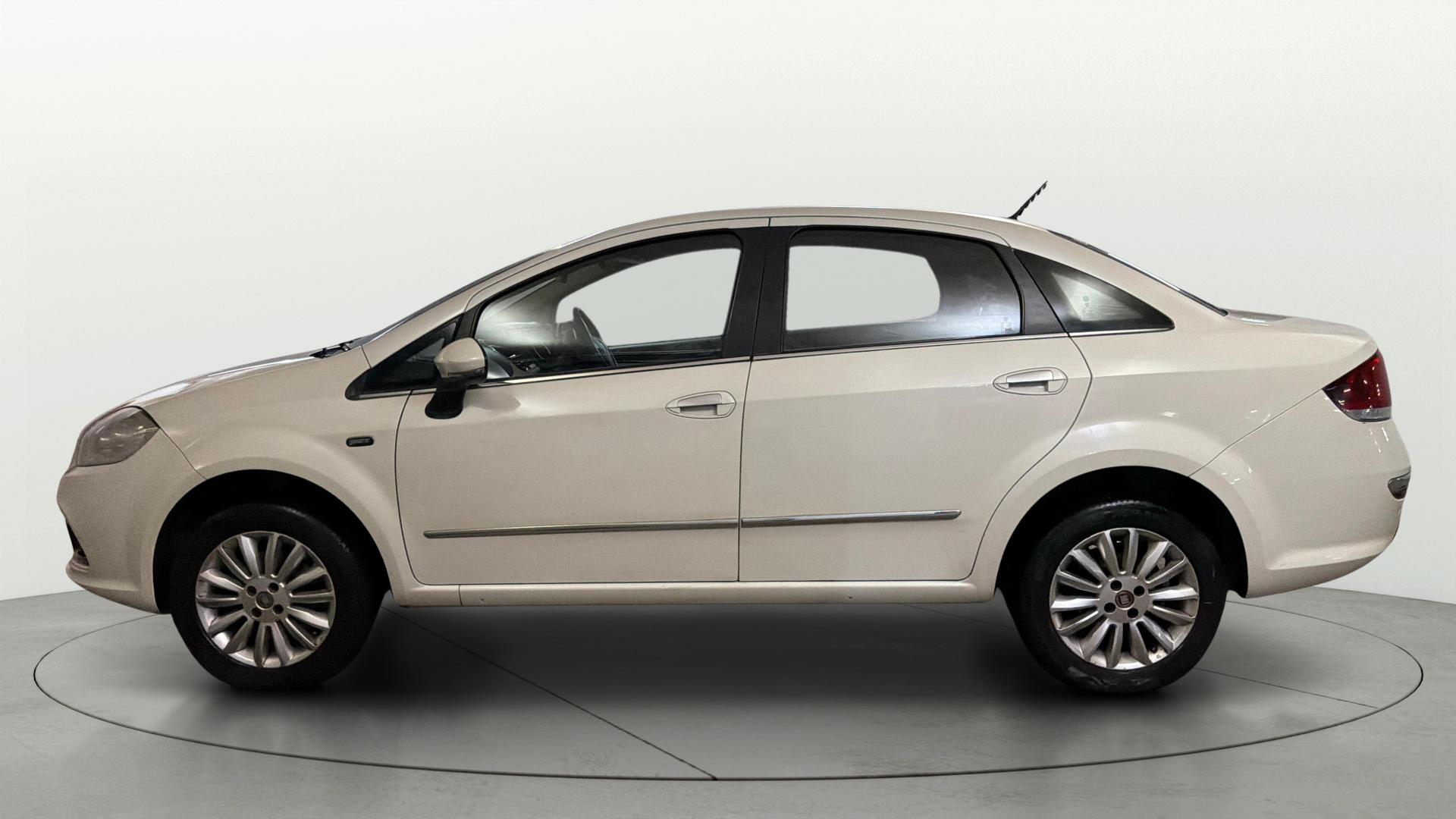 Buy Used Fiat Linea T-Jet Emotion of 2019 model @ 3,25,000 INR in ...