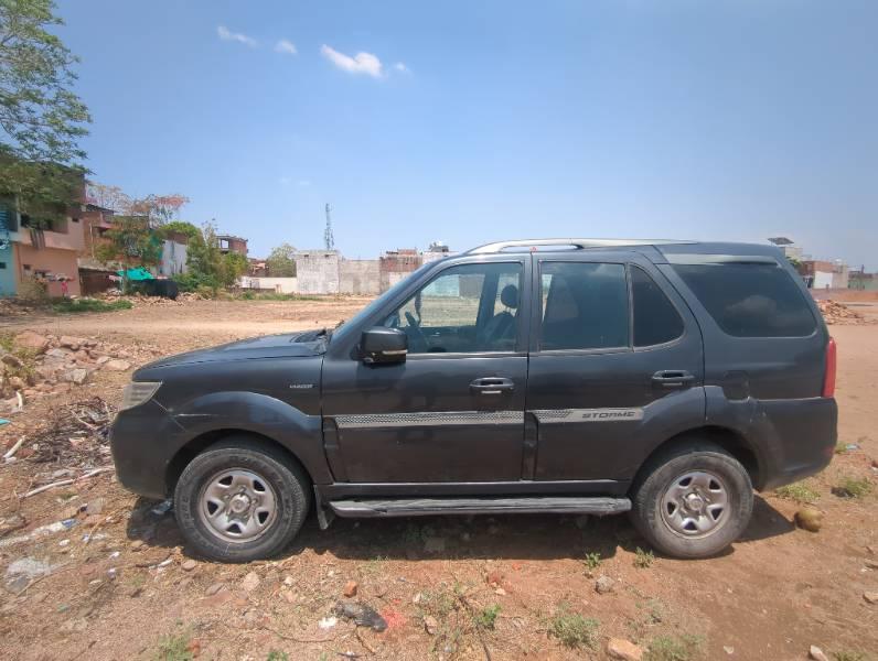 Buy Used Tata Safari Storme EX of 2017 model @ 5,00,000 INR in Jhansi ...