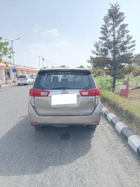 Buy Used Toyota Innova Crysta 2.4 G MT BSIV of 2017 model @ 11,50,000 ...
