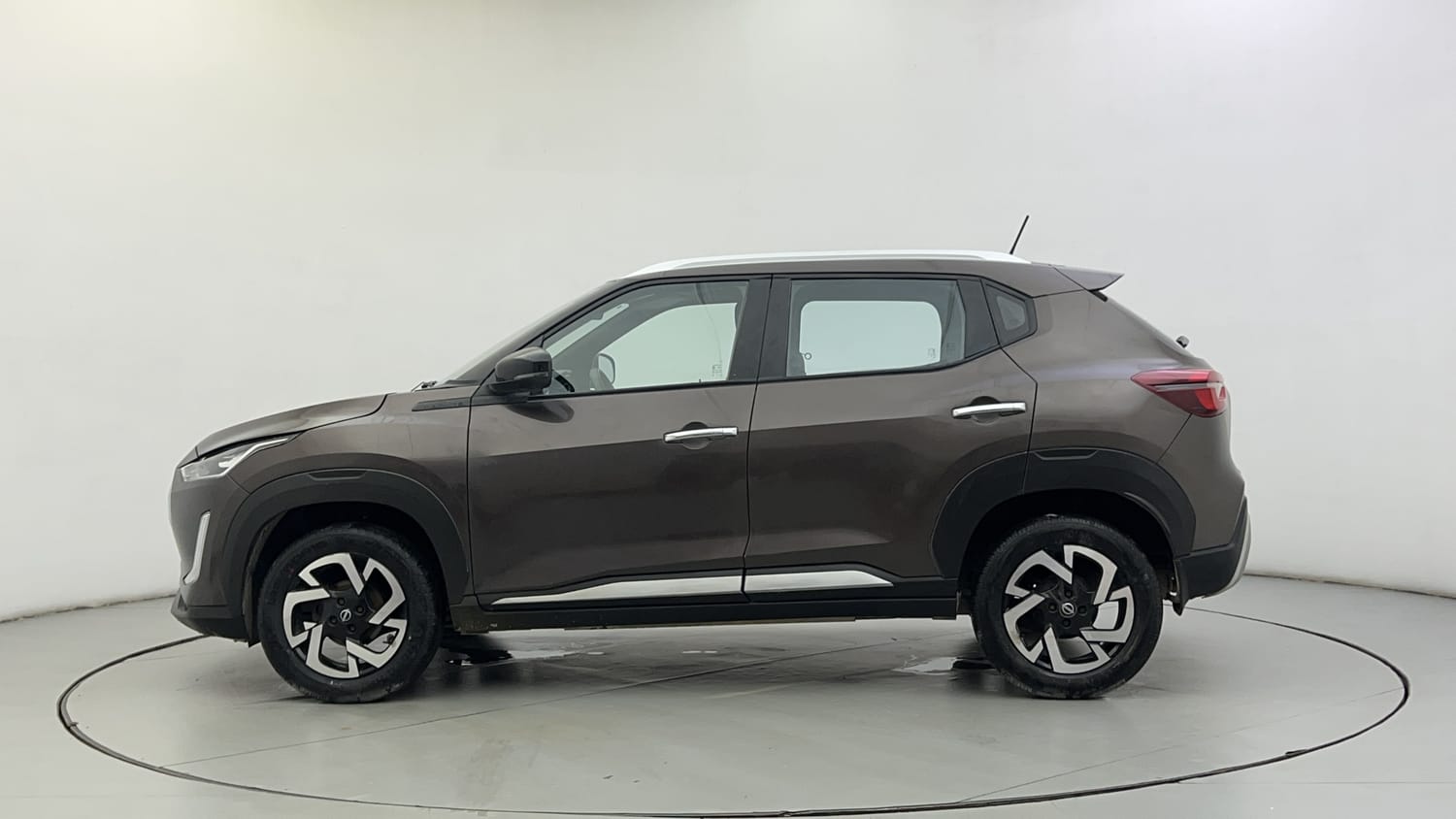 Buy Used Nissan Magnite Turbo CVT XV of 2021 model @ 5,85,000 INR in ...