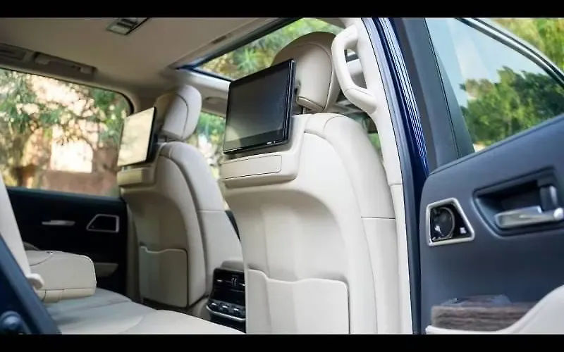 Buy Used Toyota Land Cruiser 300 ZX of 2023 model @ 1,99,00,000 INR in ...