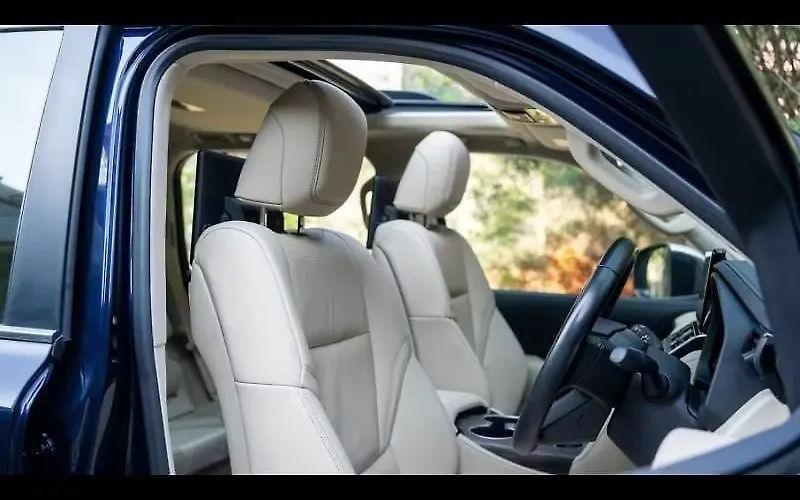Buy Used Toyota Land Cruiser 300 ZX of 2023 model @ 1,99,00,000 INR in ...