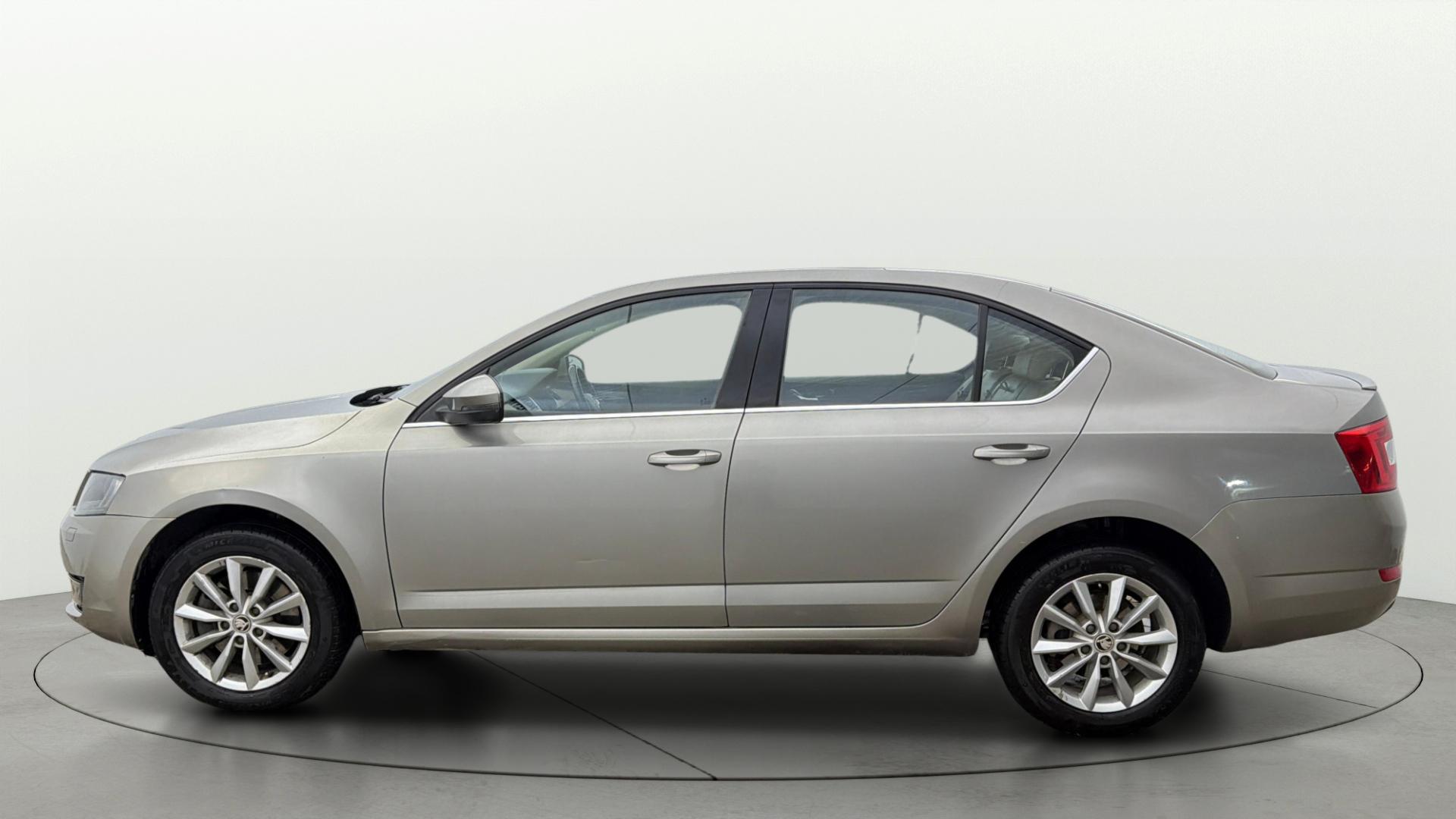 Buy Used Skoda Octavia 1.8 TSI AT Style Plus of 2016 model @ 5,64,516 ...