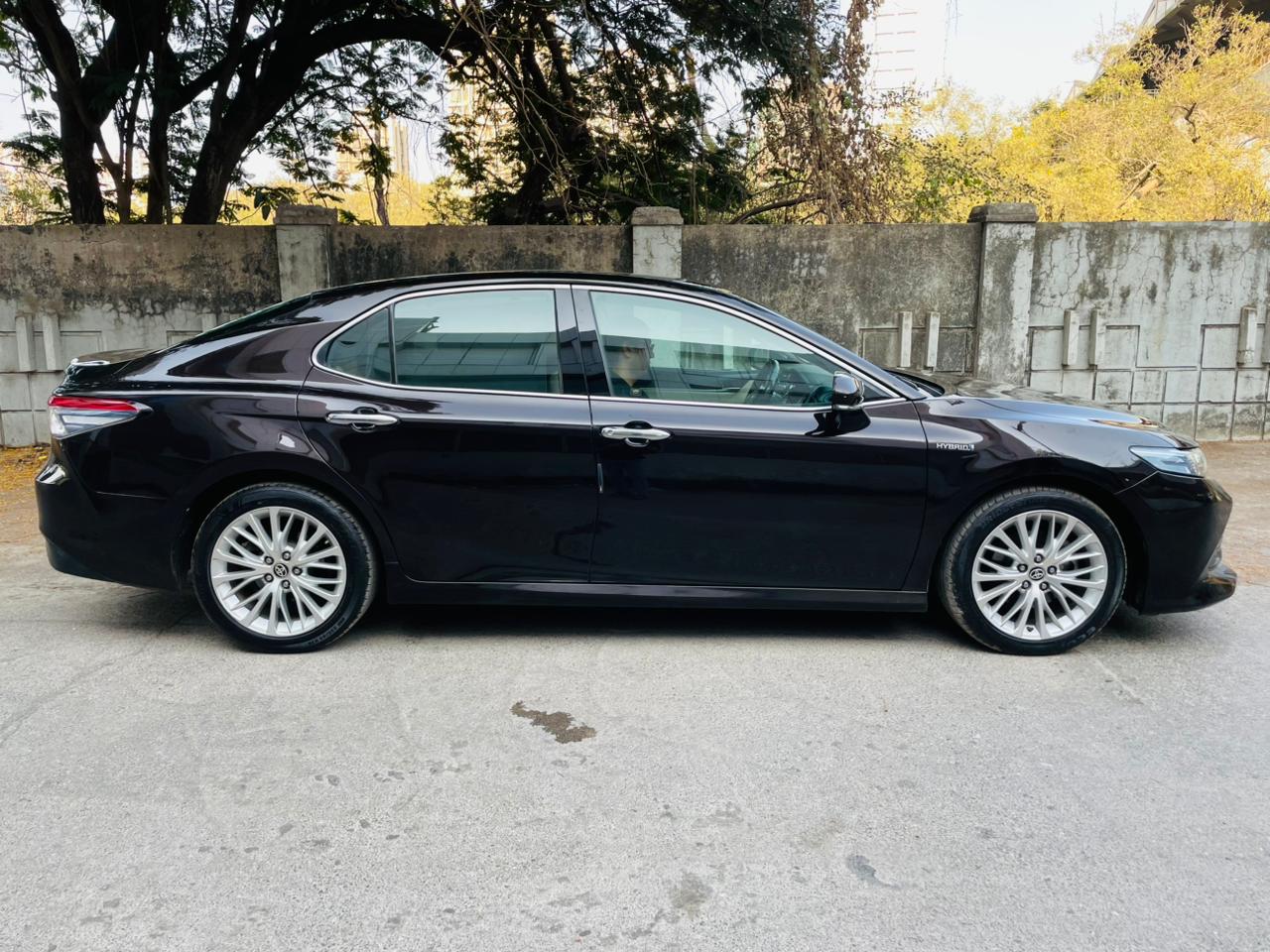 Buy Used Toyota Camry Hybrid 2.5 of 2020 model @ 24,50,000 INR in ...