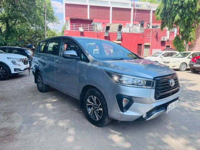 2022 Toyota Innova Crysta 2393 cc कार चंडीगढ़ में ₹18.65 Lakh में ...