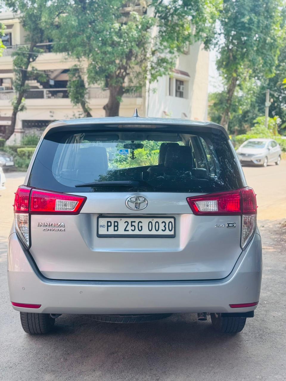 Buy Used Toyota Innova Crysta 2.4 GX 8 STR of 2022 model @ 18,65,000 ...