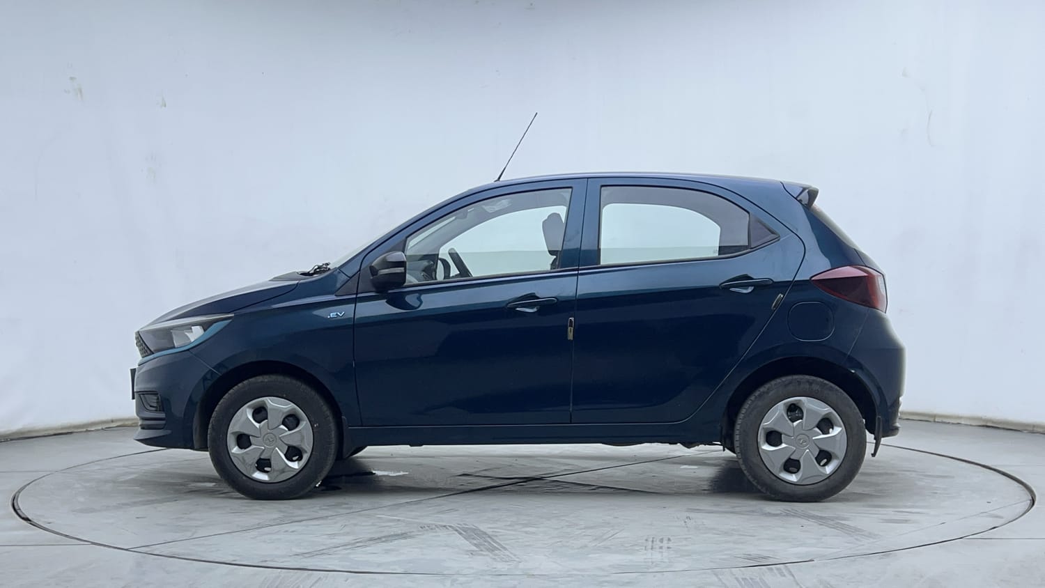 Buy Used Tata Tiago EV XT LR of 2023 model @ 6,89,000 INR in Hyderabad ...