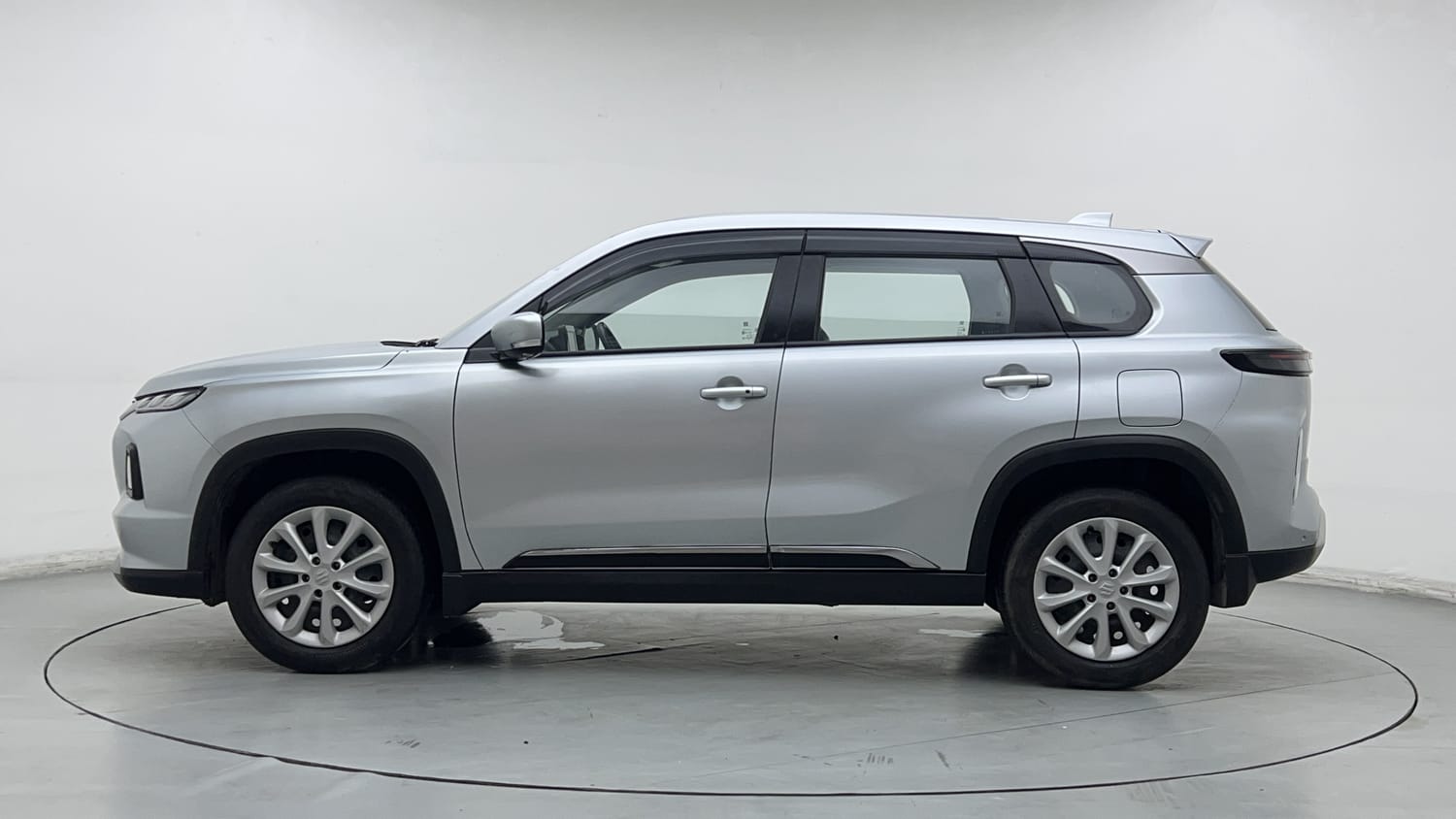 Buy Used Maruti Grand Vitara Delta Plus Hybrid CVT of 2024 model @ 10 ...