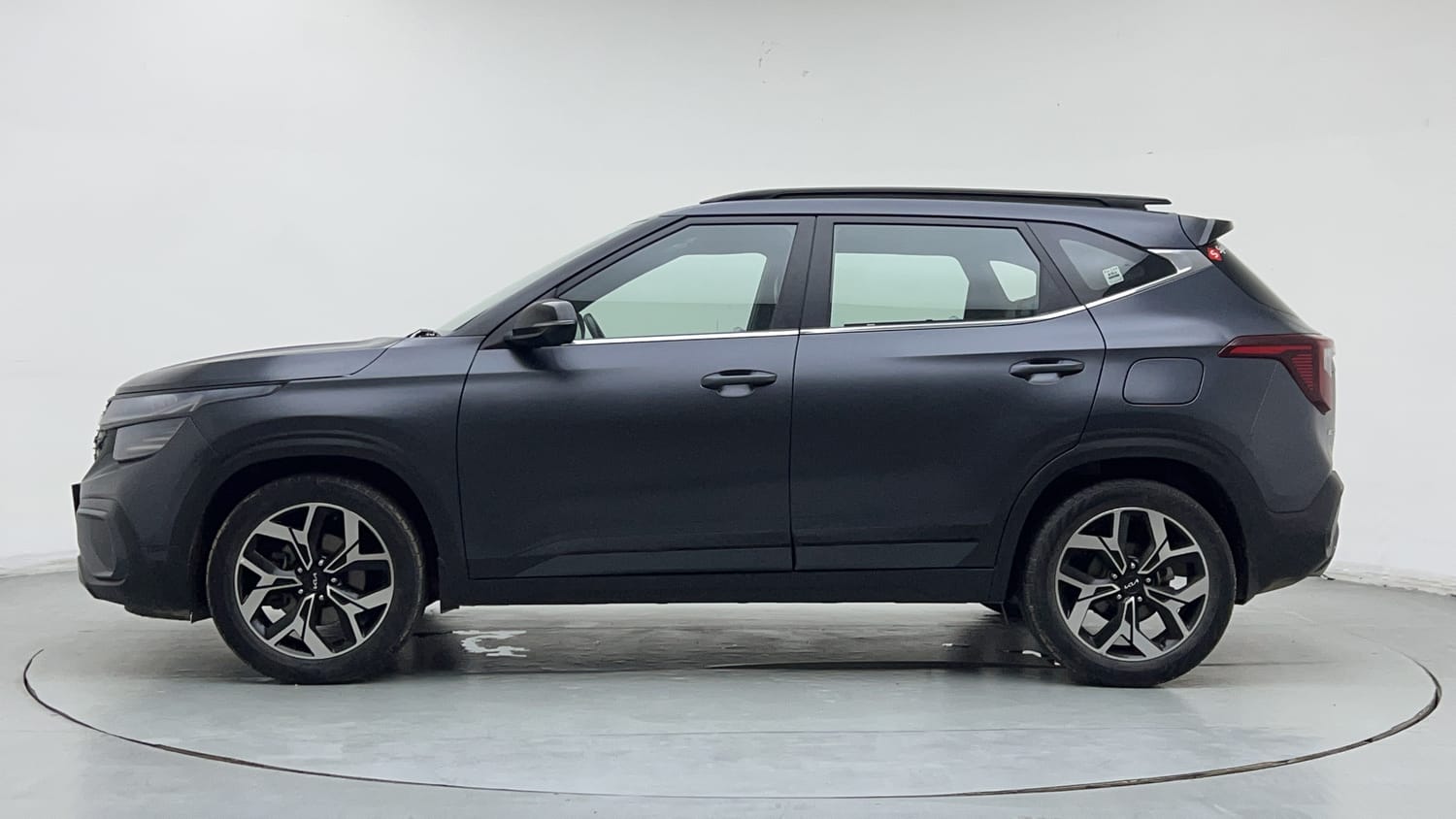 Buy Used Kia Seltos X-Line S Turbo DCT of 2023 model @ 14,82,823 INR in ...