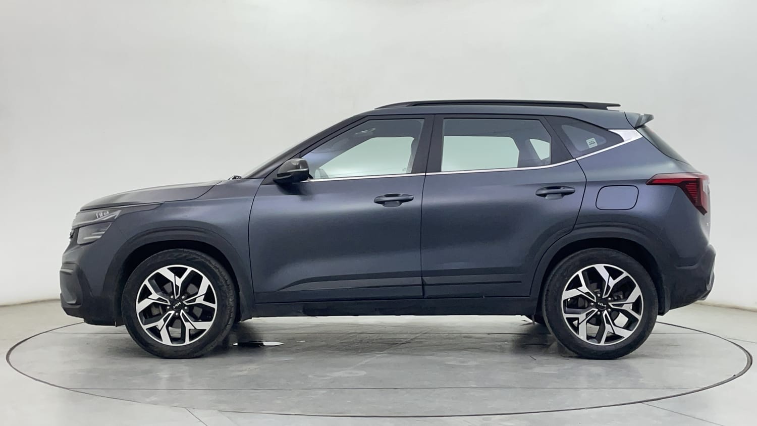 Buy Used Kia Seltos X-Line S Turbo DCT of 2023 model @ 17,57,889 INR in ...