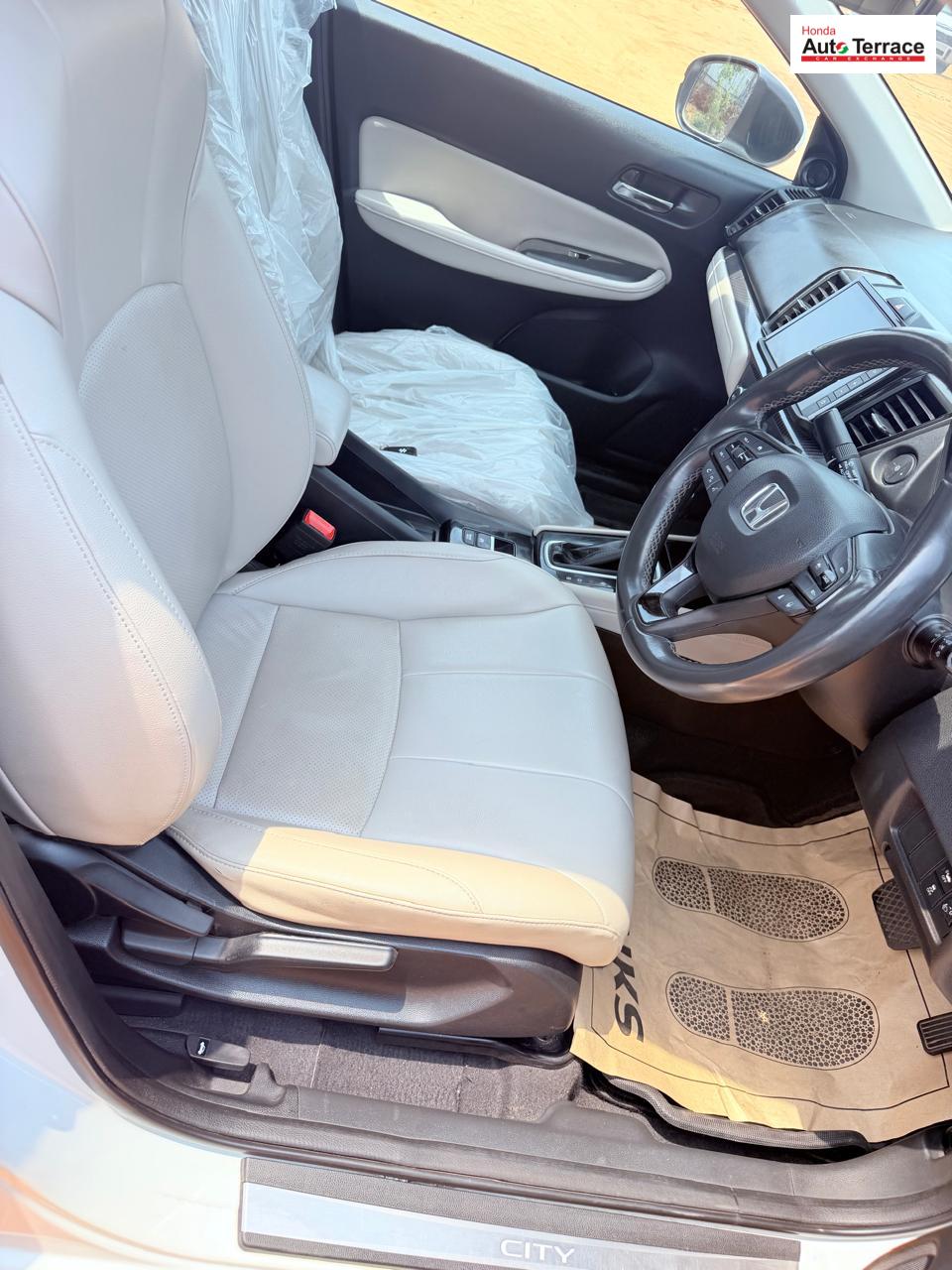 Buy Used Honda City Hybrid ZX Sensing eHEV of 2023 model @ 17,00,000 ...
