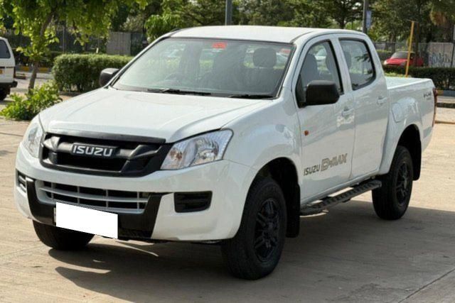 2019 Isuzu D-MAX V-Cross 2499 cc कार अहमदाबाद में ₹8 Lakh में - CarDekho