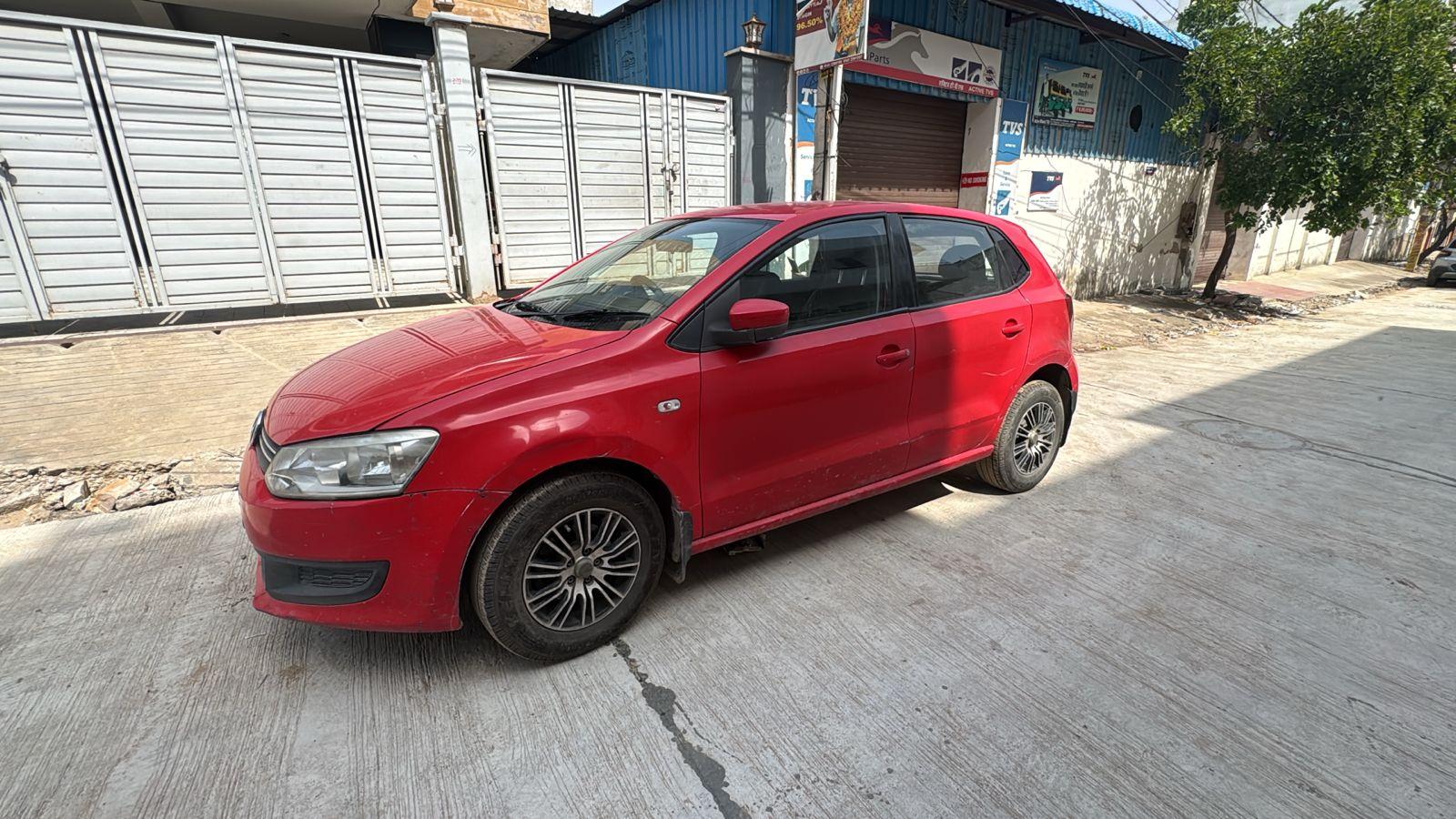 Buy Used Volkswagen Polo Petrol Comfortline 1.2L of 2011 model @ 2,00 ...