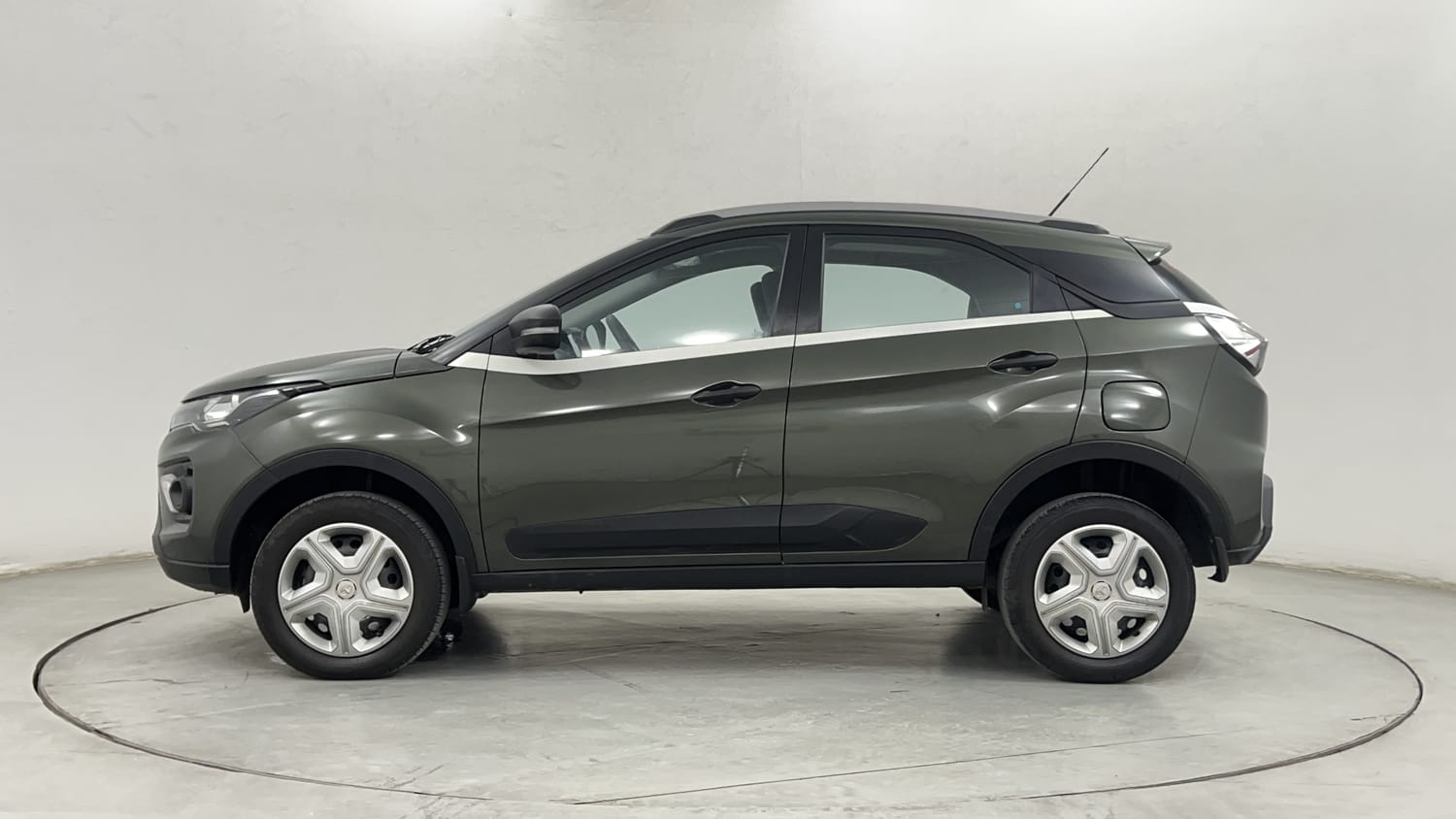 Buy Used Tata Nexon XMA S AMT Diesel of 2022 model @ 8,73,000 INR in ...