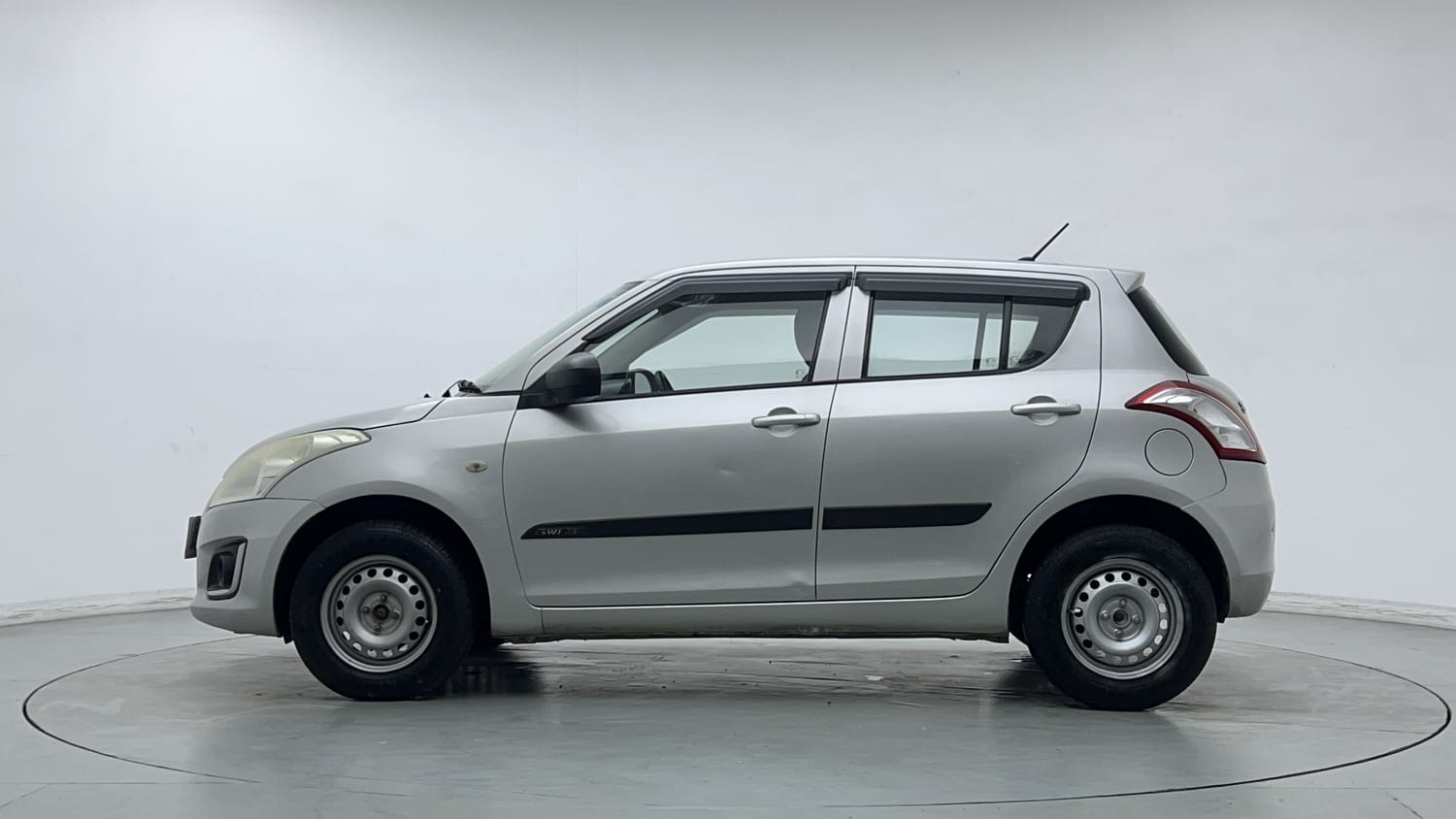 Buy Used Maruti Swift LXI Option of 2017 model @ 3,25,000 INR in ...